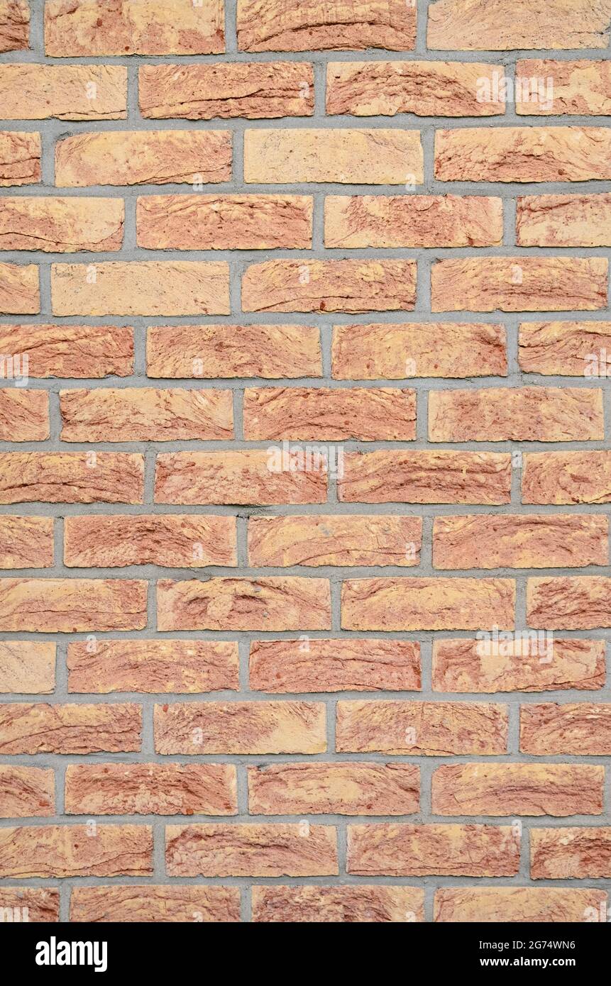 Red brick wall, stretcher bond, simplest repeating pattern of brickwork ...