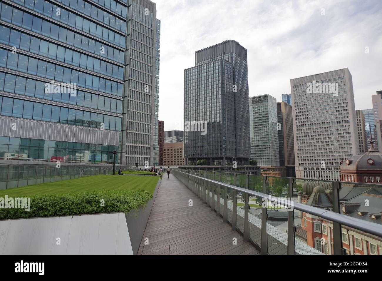 Tokyo square garden building hi-res stock photography and images - Alamy