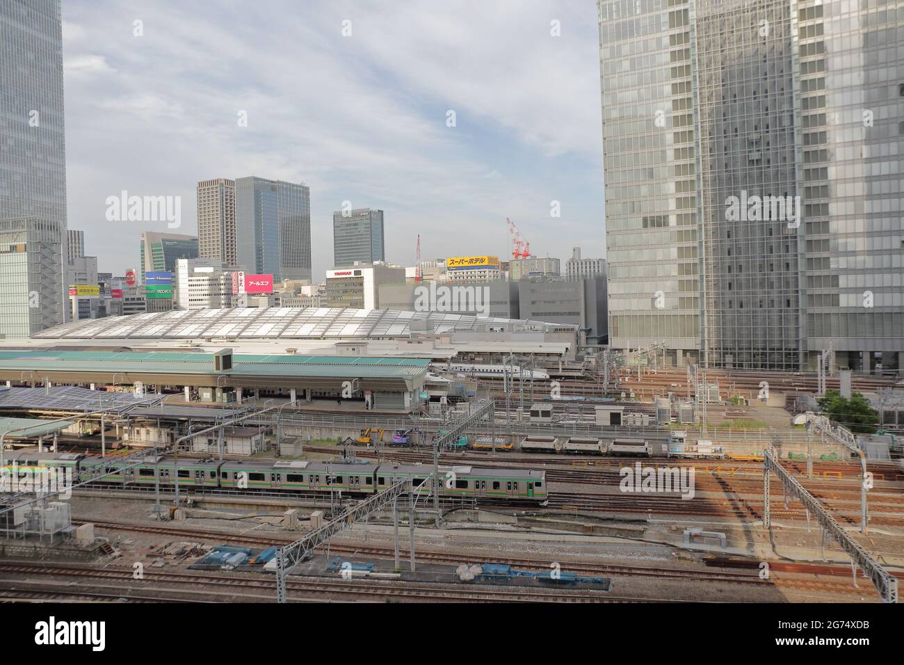 Tokyo square garden building hi-res stock photography and images - Alamy