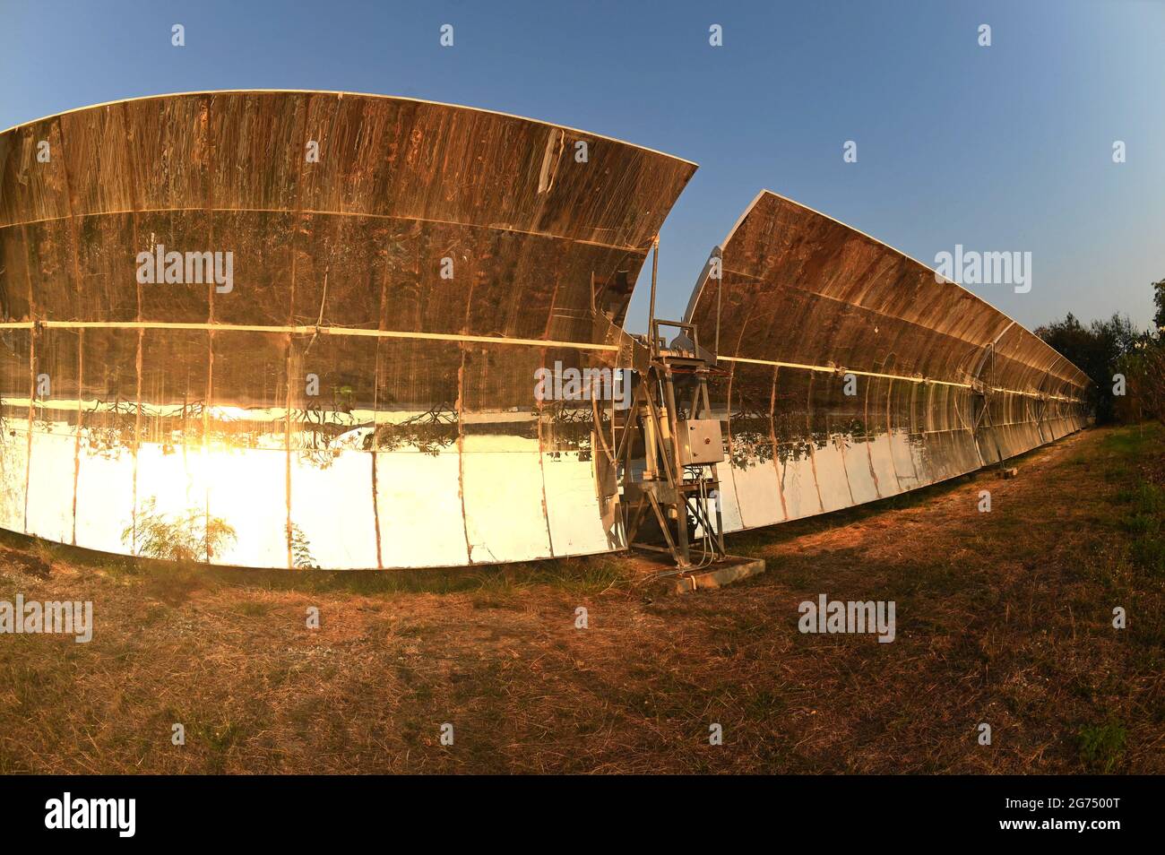 Solar Parabolic Troughs , alternative electricity source is a concept ...