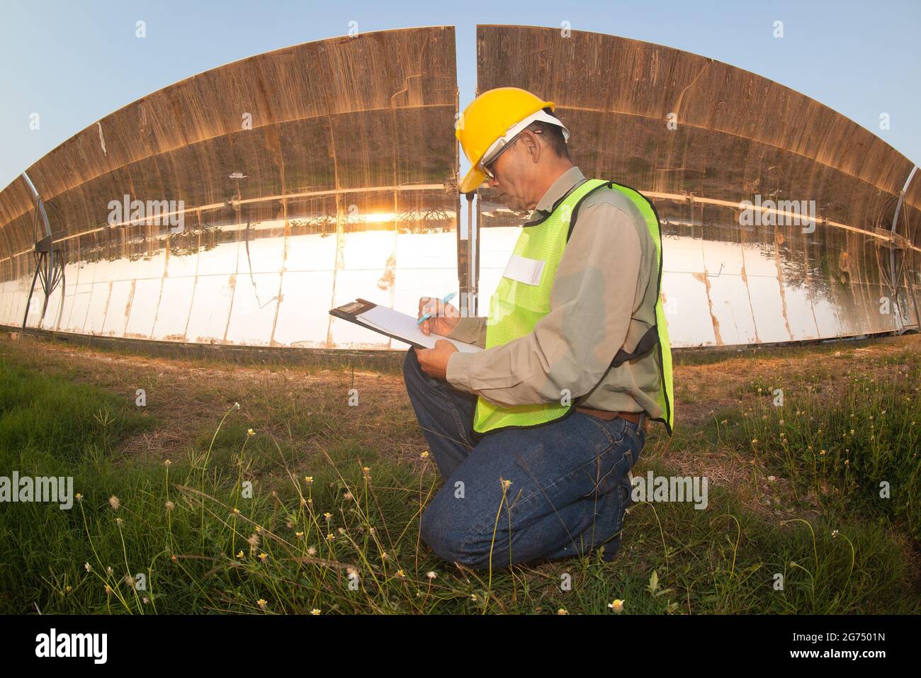 Parabolic troughs hi-res stock photography and images - Alamy