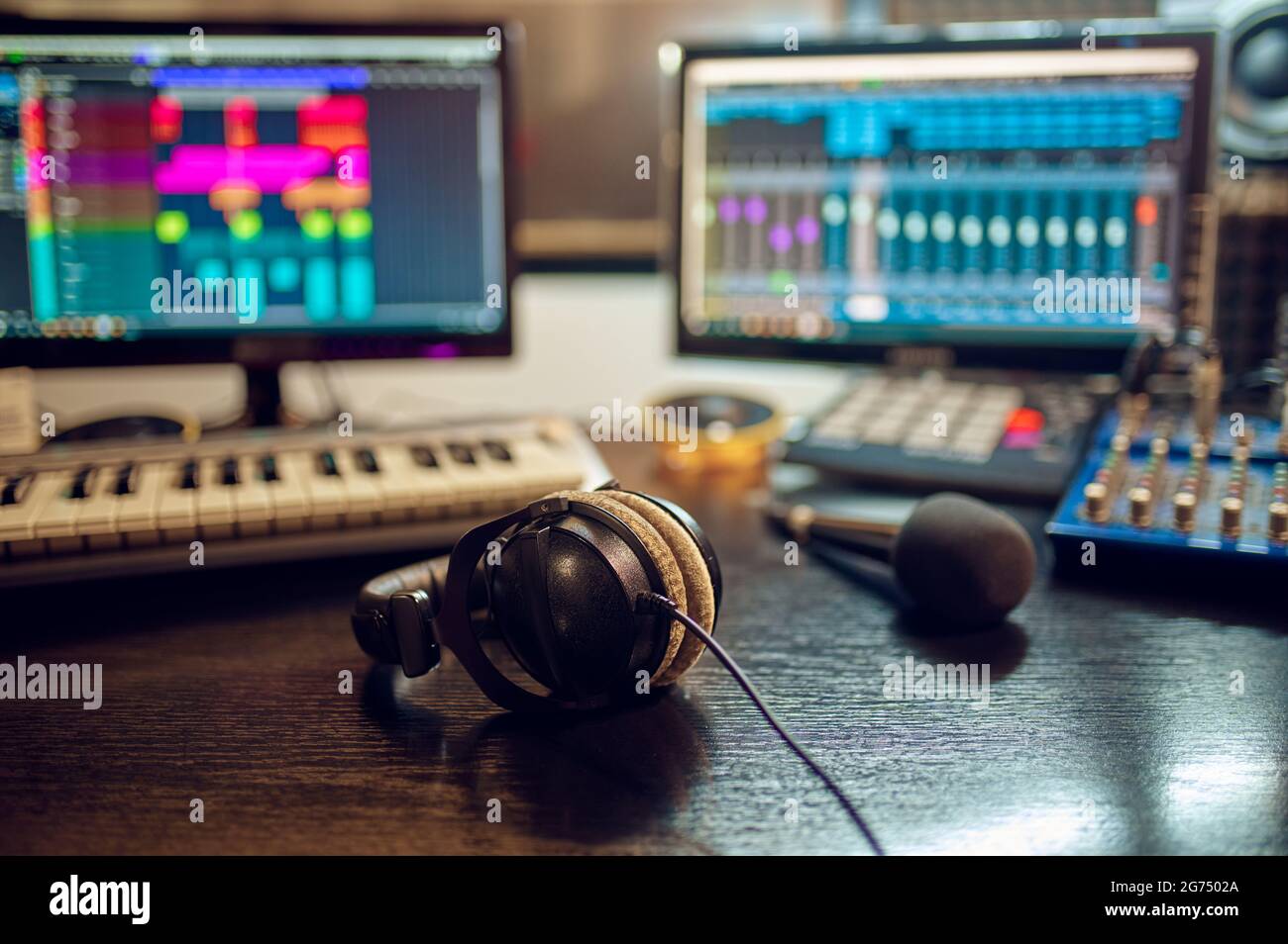 Radio studio interior hi-res stock photography and images - Alamy
