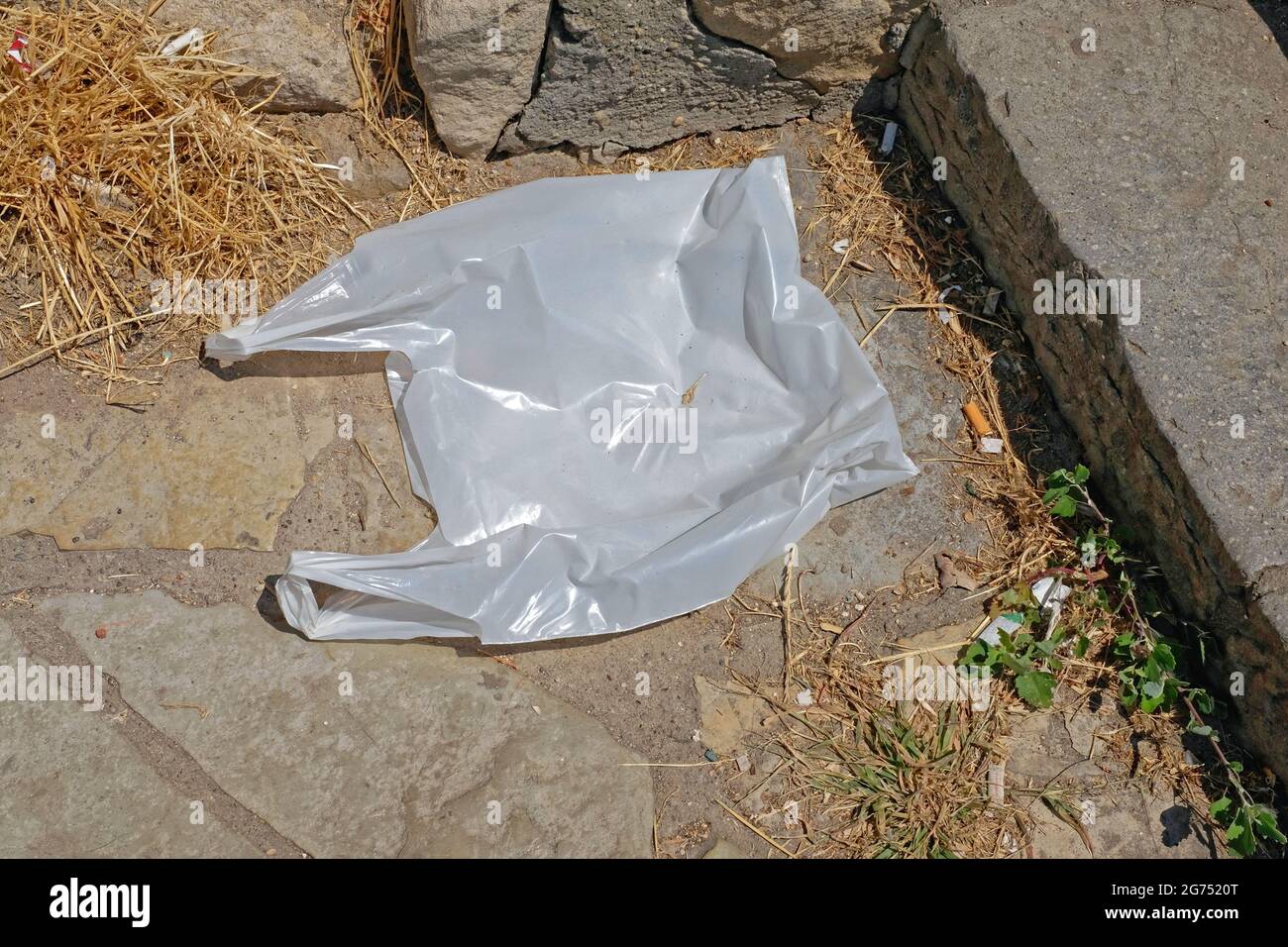 Plastic bag litter hi-res stock photography and images - Alamy