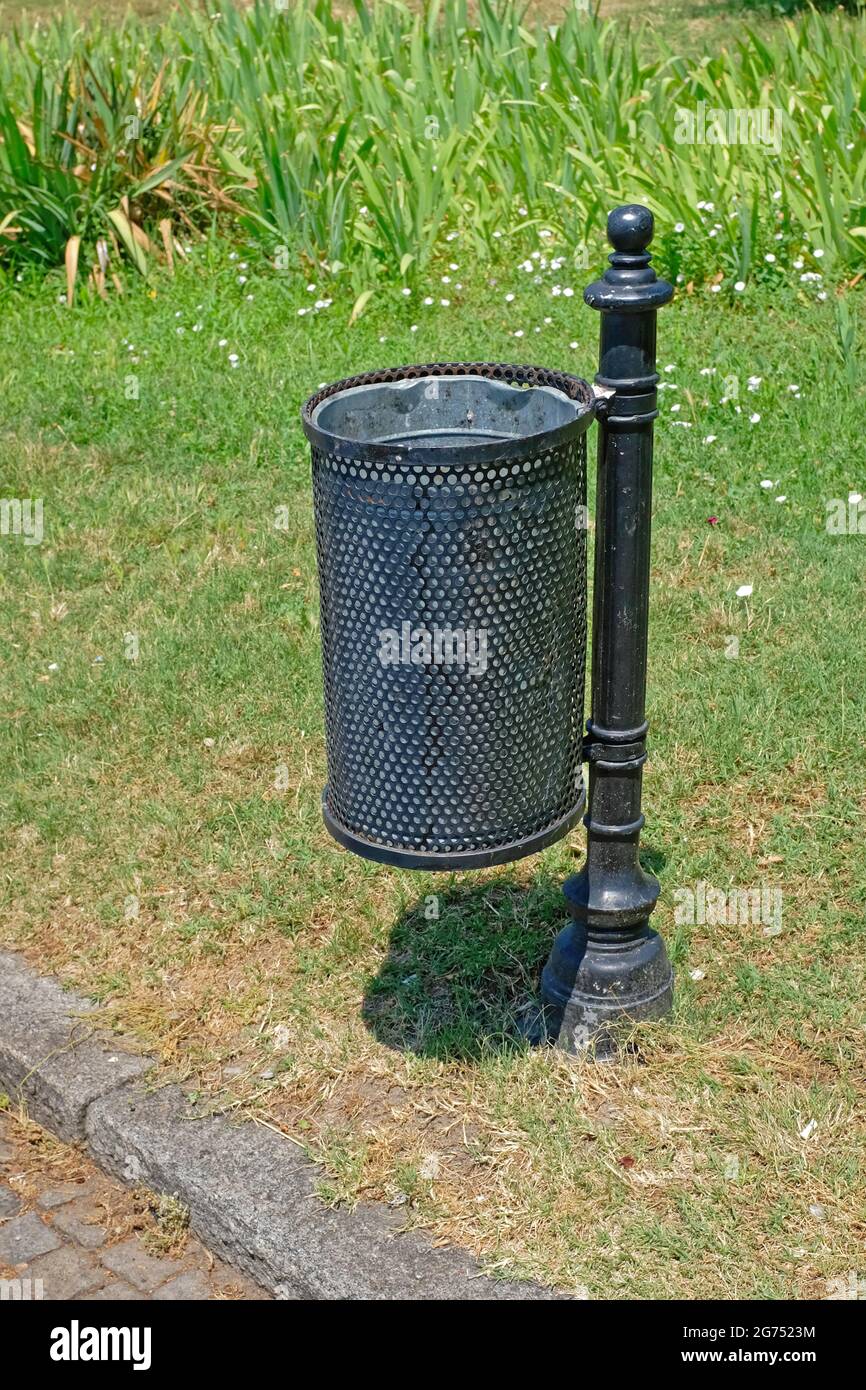 Bin pole hi-res stock photography and images - Alamy