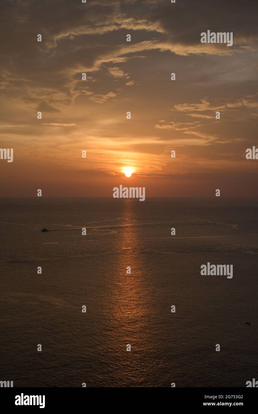 Beautiful, stunning panoramic view of the golden sky and reflections on ...
