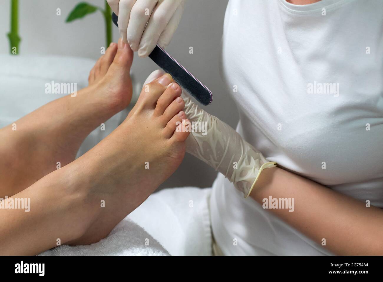 A female getting a pedicure at a beauty salon Stock Photo - Alamy