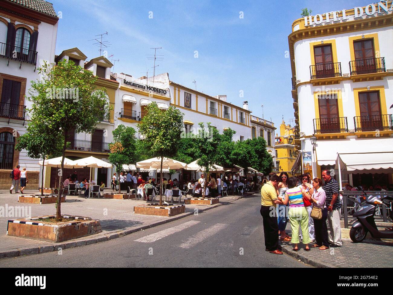 Calles de sevilla hi-res stock photography and images - Alamy