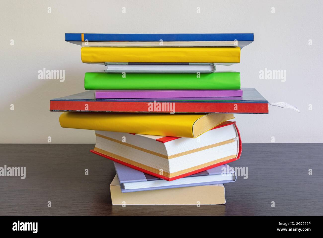 Stack of school books hi-res stock photography and images - Alamy