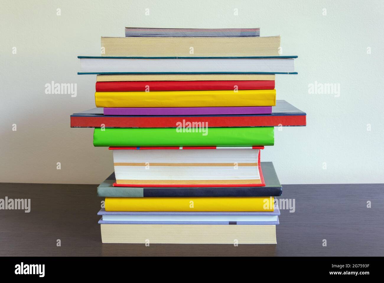Stack of school books hi-res stock photography and images - Alamy