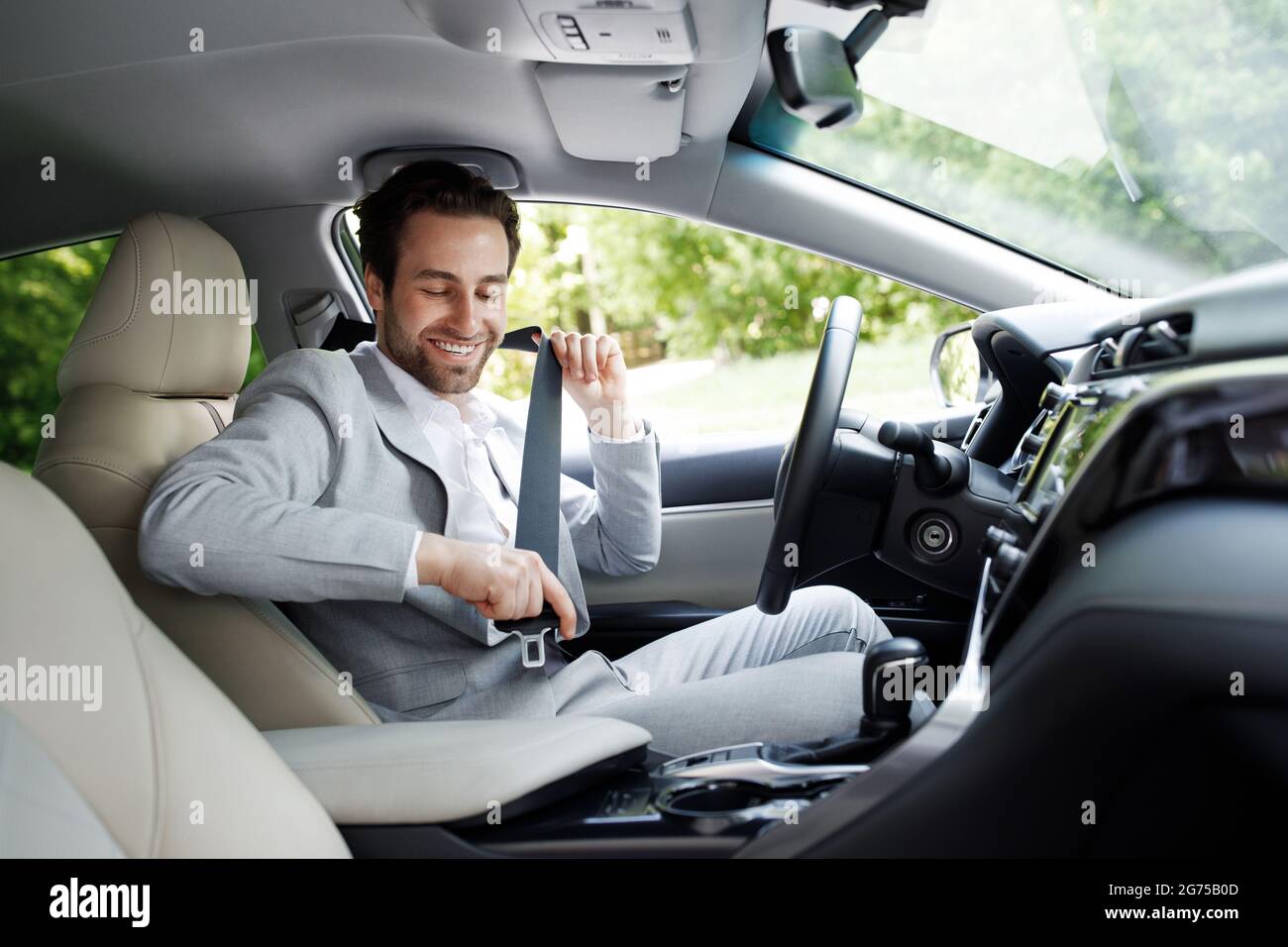 Driving too close hi-res stock photography and images - Alamy