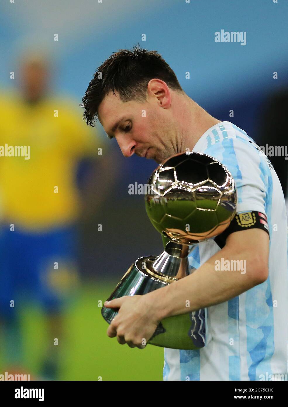 Lionel messi copa america trophy hi-res stock photography and images ...