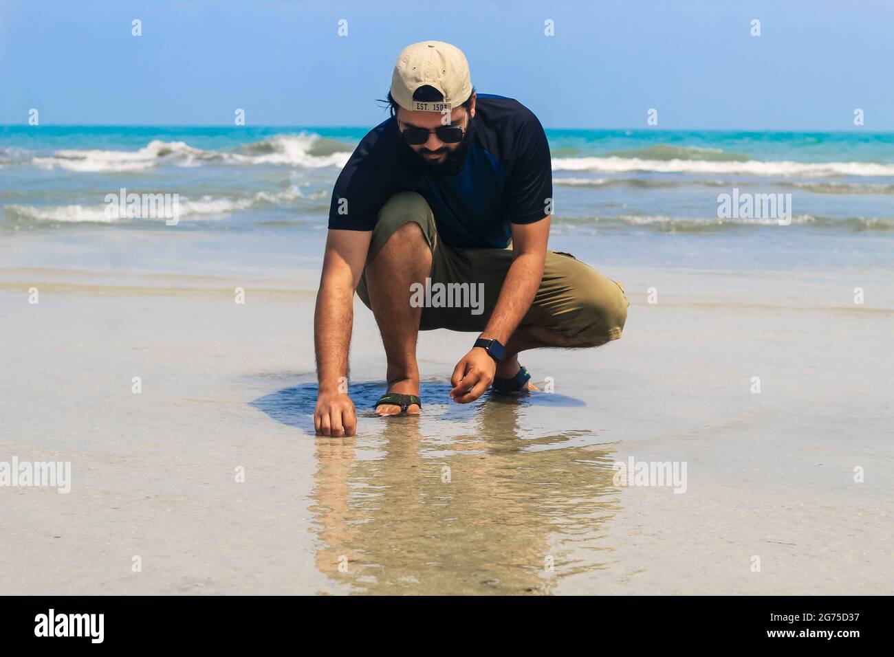 Picking shells hi-res stock photography and images - Alamy