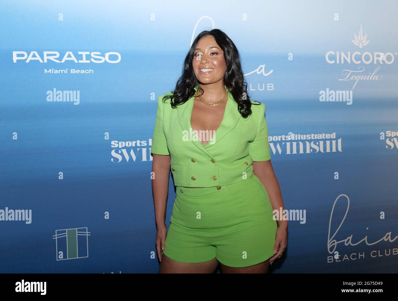 Sports Illustrated model Amanda Kay walks in the 2021 red carpet during ...