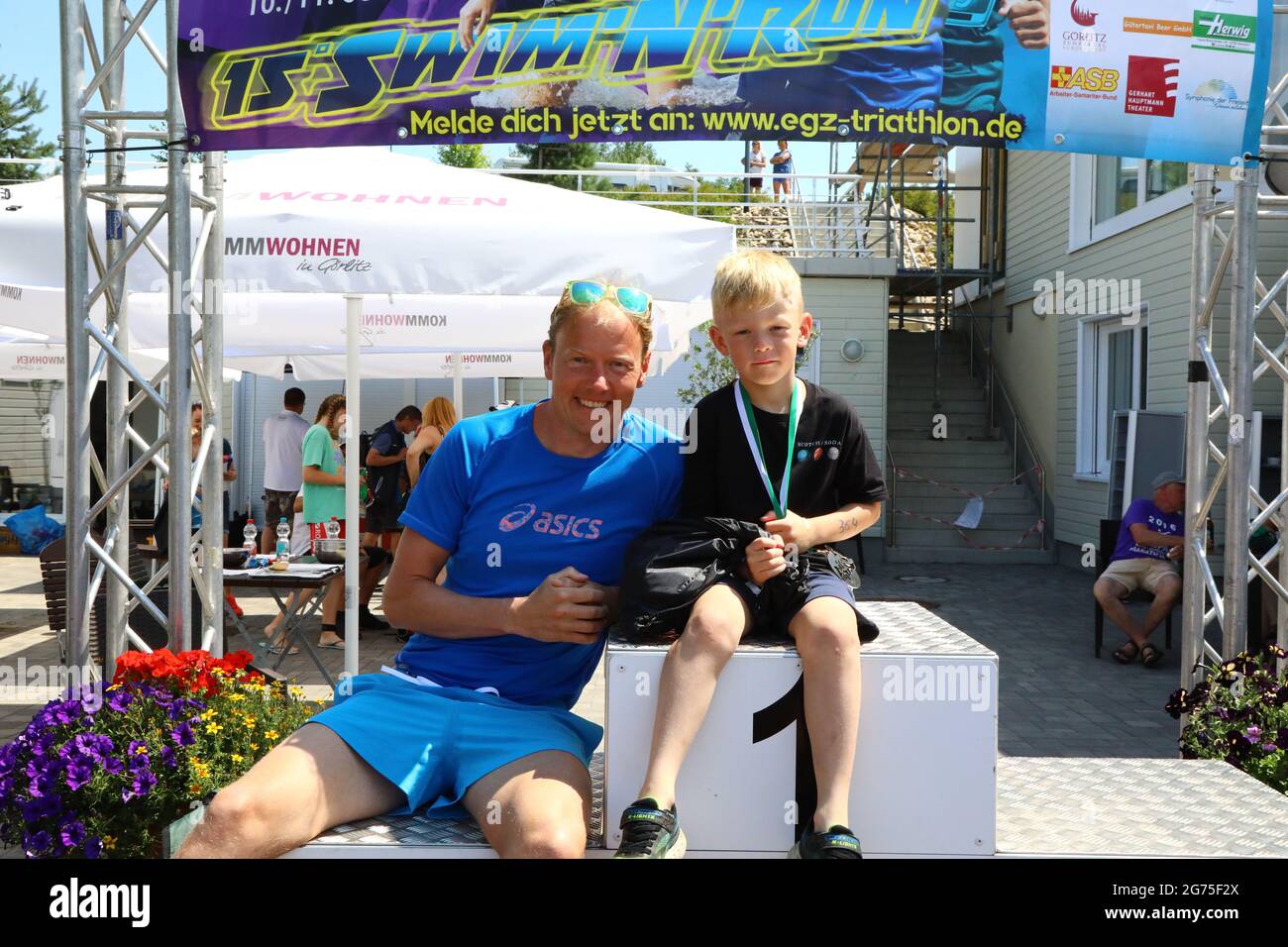 Maik Petzold mit Sohn Leonardo beim 3. KommWohnen - 15°Swim'N'Run ...