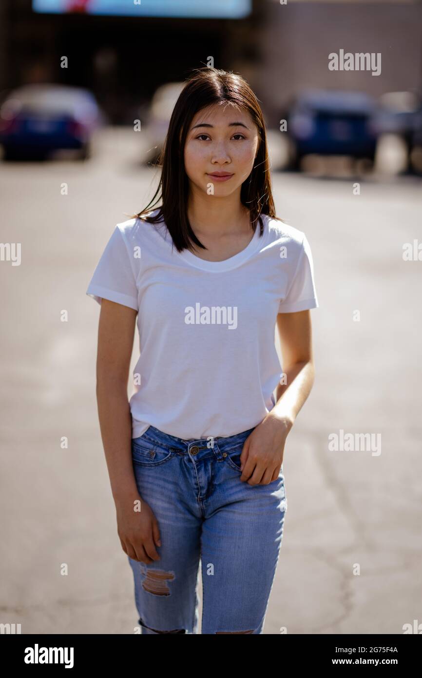 Tall slim young chinese woman hi-res stock photography and images - Alamy