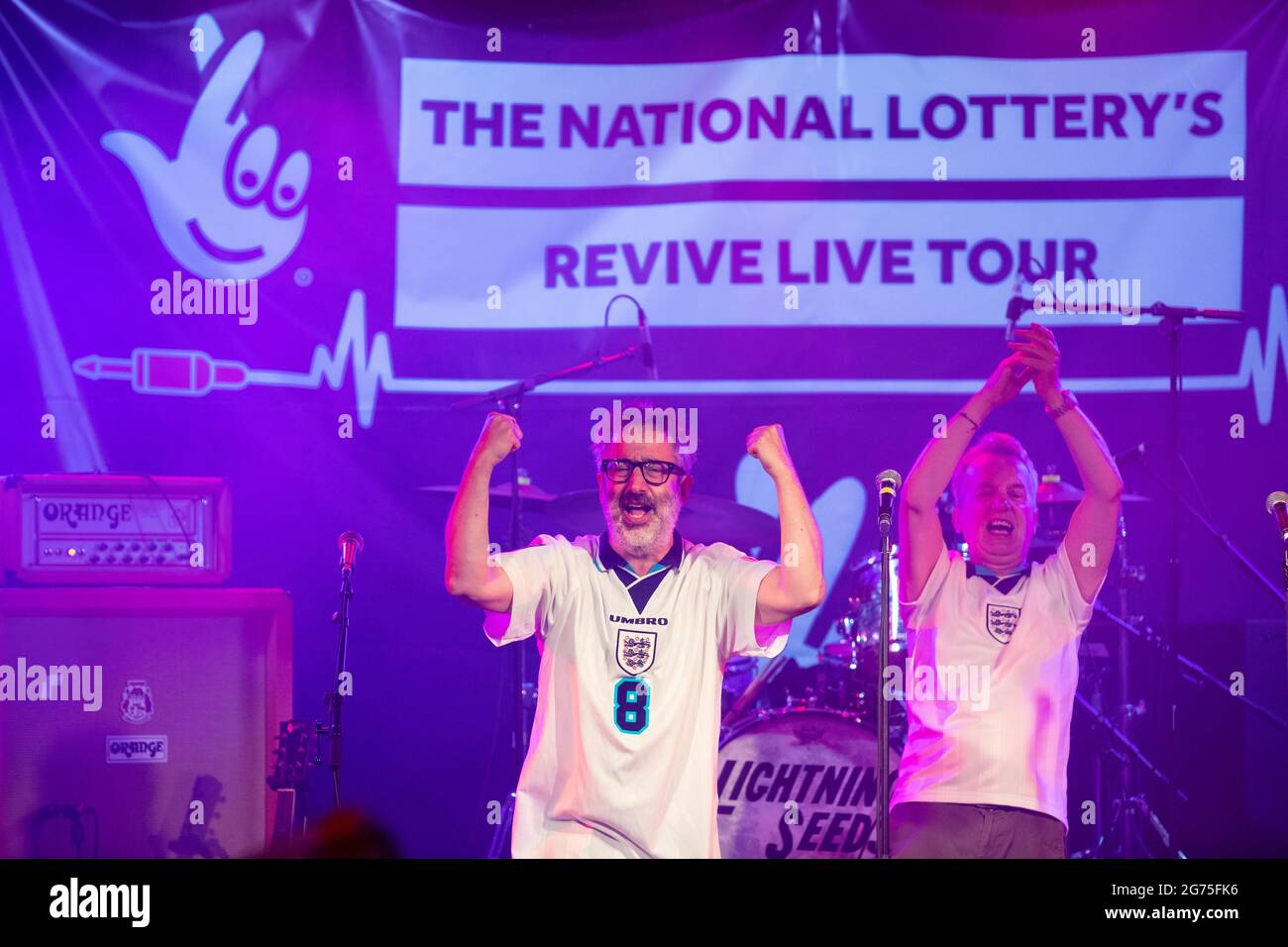 Baddiel and skinner england hi-res stock photography and images - Alamy