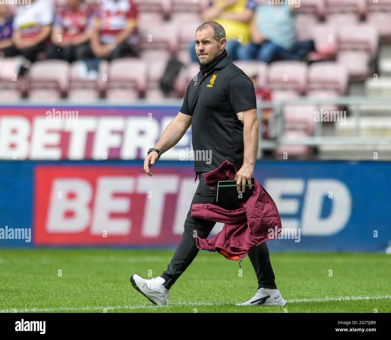 Ian Watson Head Coach of Huddersfield Giants walks on the pitch Stock ...