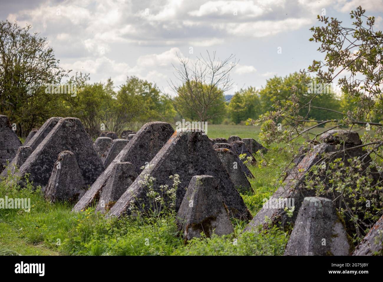 Tank traps hi-res stock photography and images - Alamy