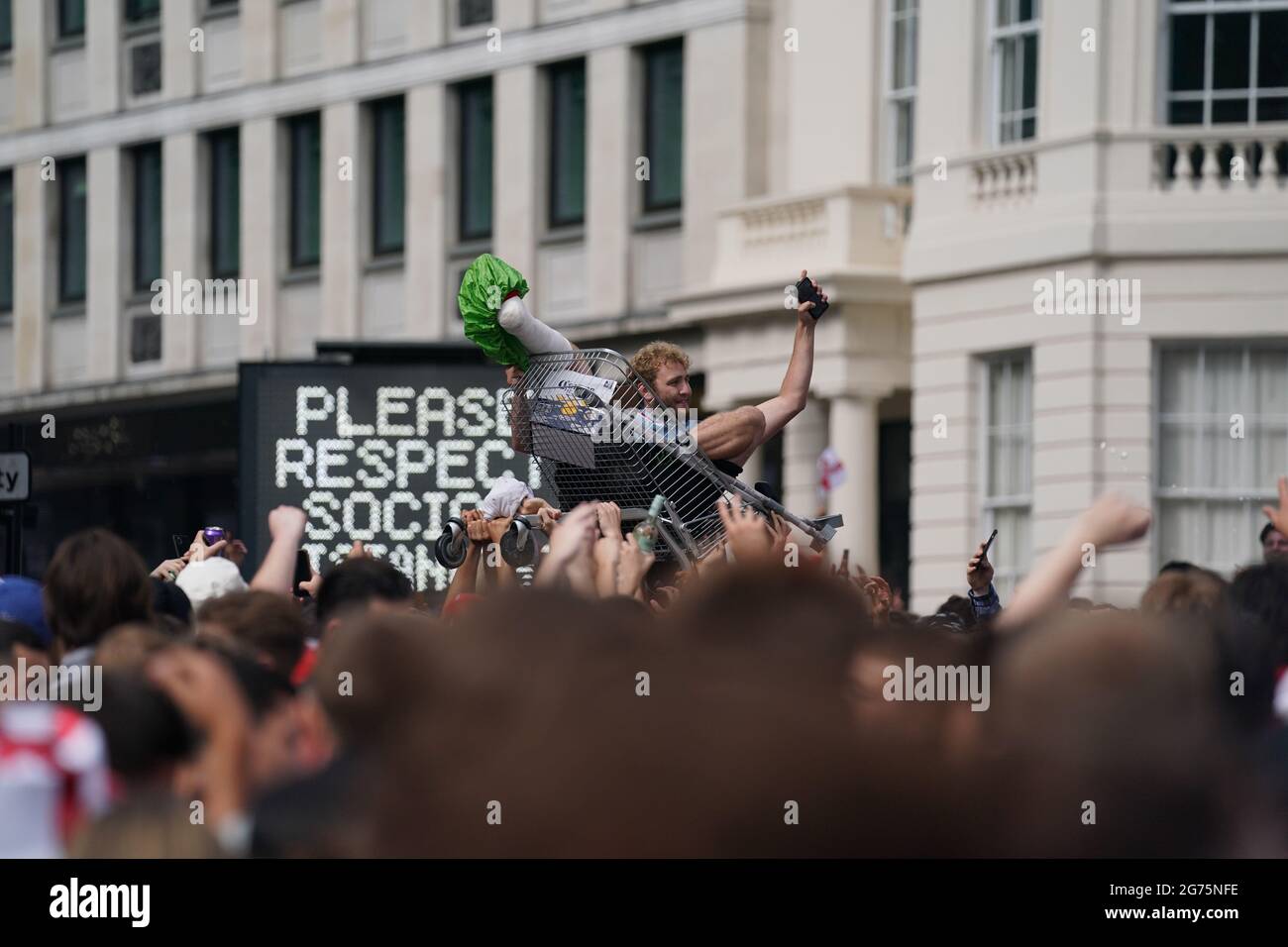 Euro 2020 final crowd hi-res stock photography and images - Alamy