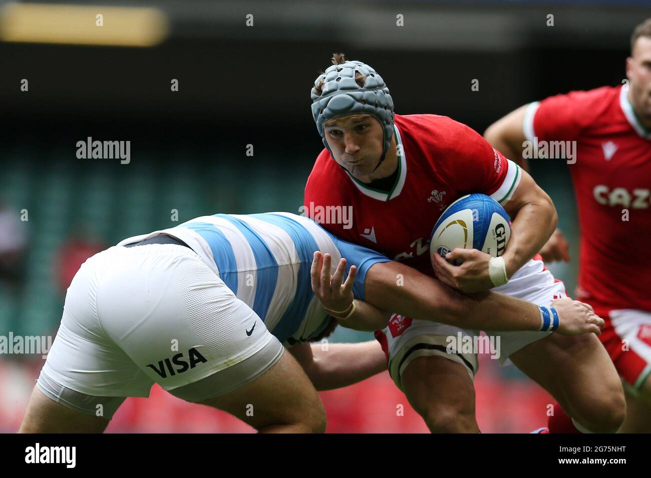 Jonathan Davies of Wales in action (r). Rugby international friendly ...