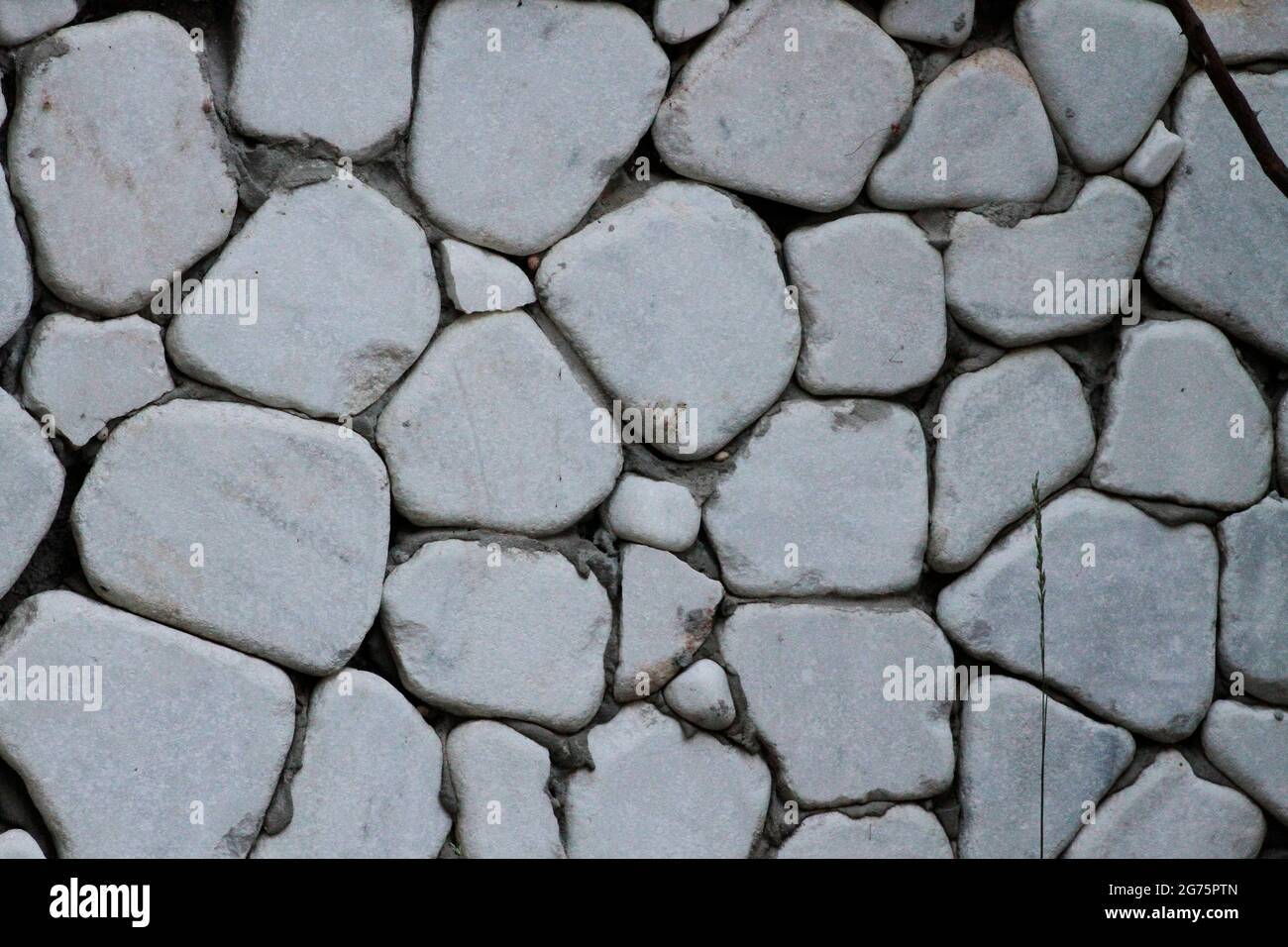 Stone wall rounded stones hi-res stock photography and images - Alamy