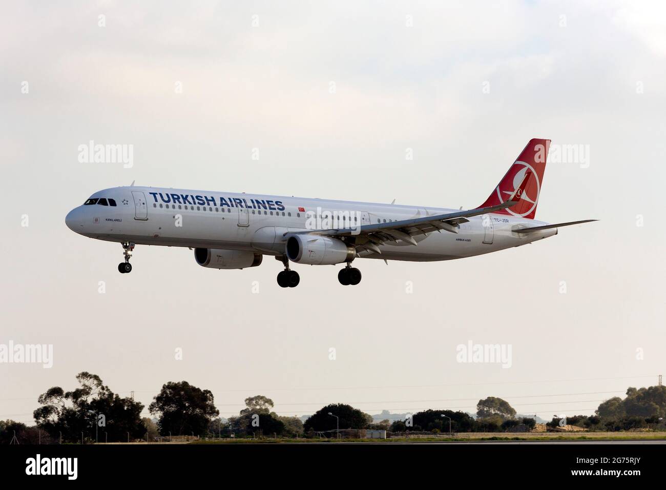 Turkish Airlines Airbus A321-231 [TC-JSR] arriving from Istanbul ...