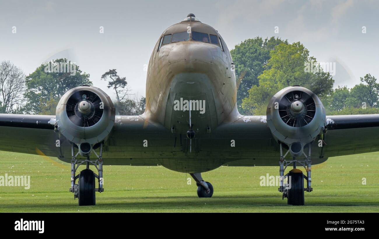 A vintage dakota aircraft with engines running Stock Photo - Alamy