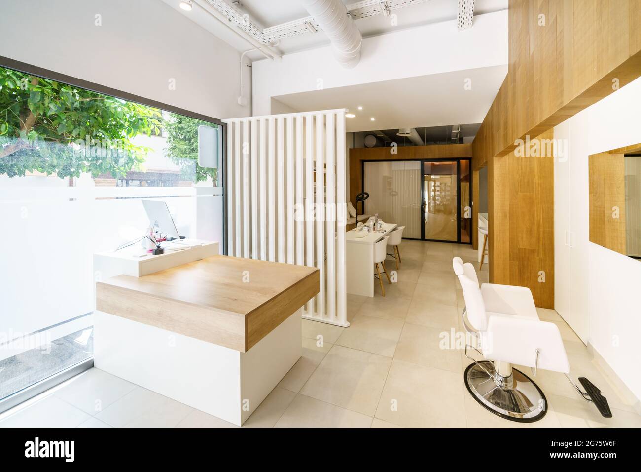 Beauty salon reception reception hi-res stock photography and images ...