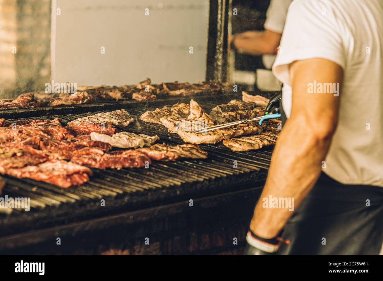 Barbeque grill chef hi-res stock photography and images - Alamy