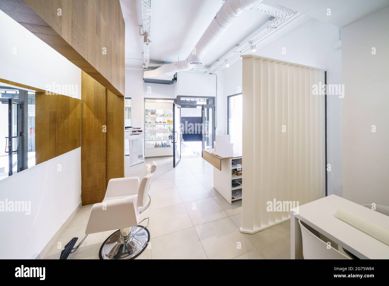 Beauty salon reception reception hi-res stock photography and images ...