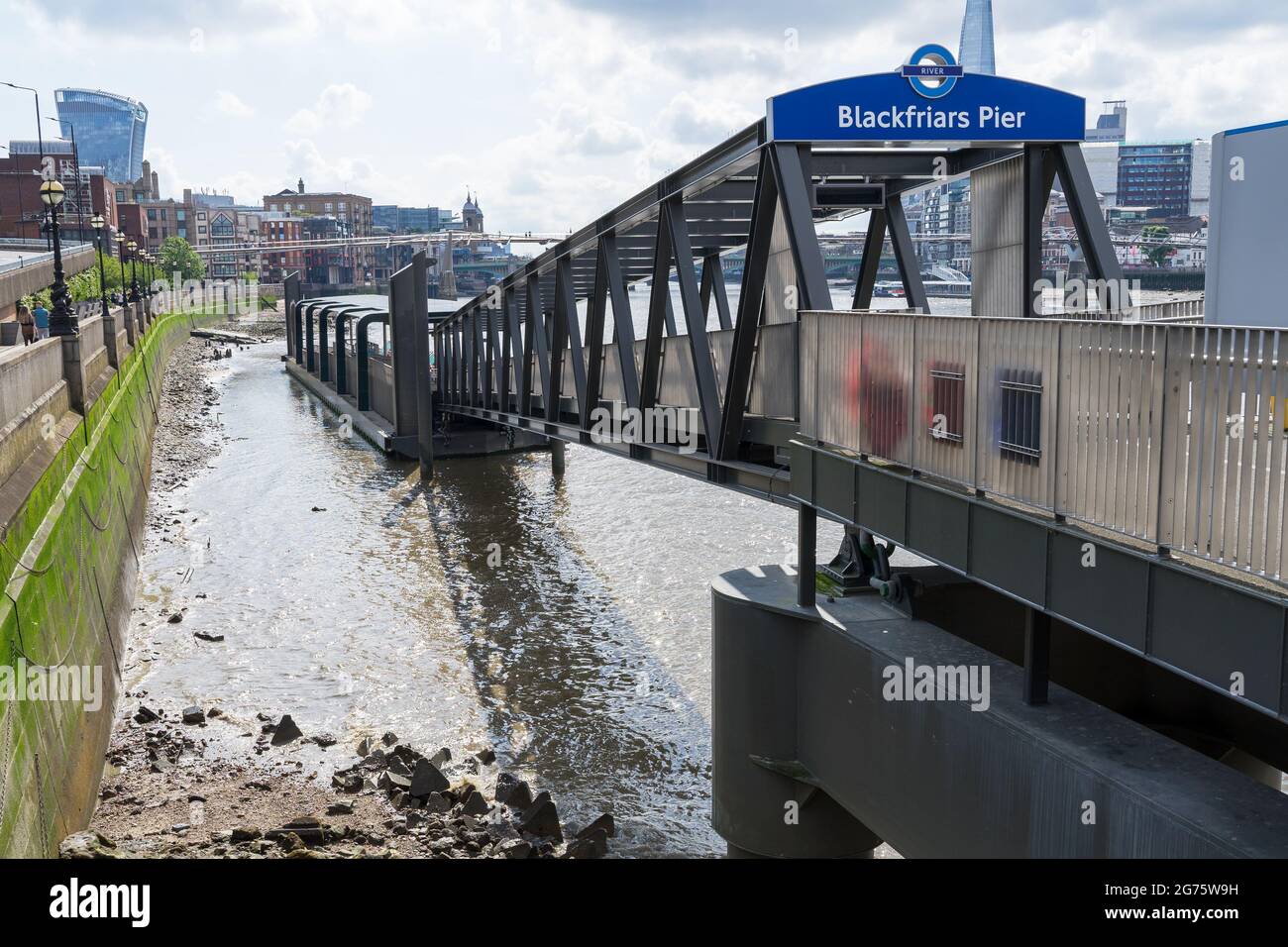 Tfl river service hi-res stock photography and images - Alamy
