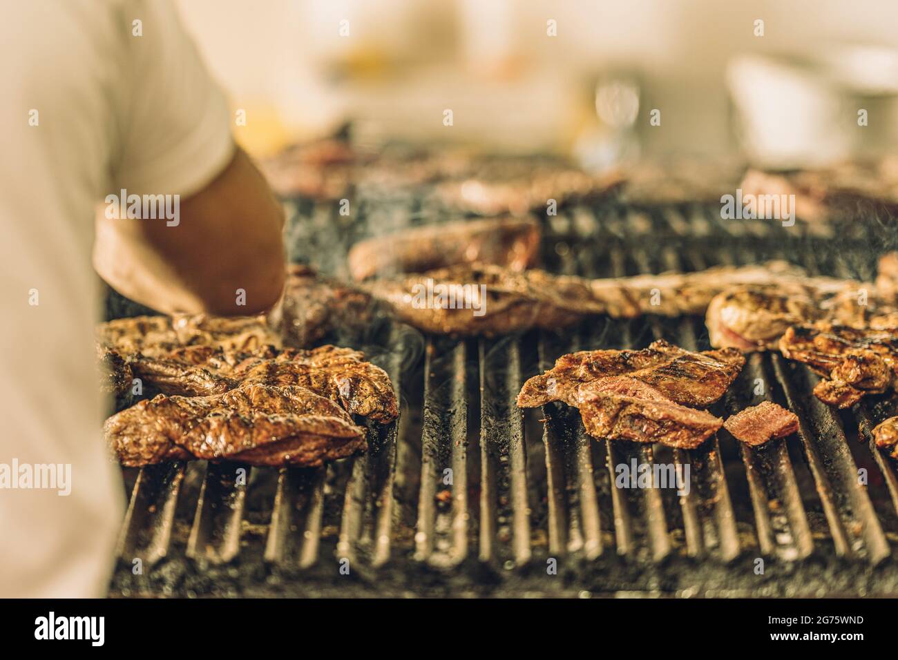 Working grill professional kitchen hi-res stock photography and images ...