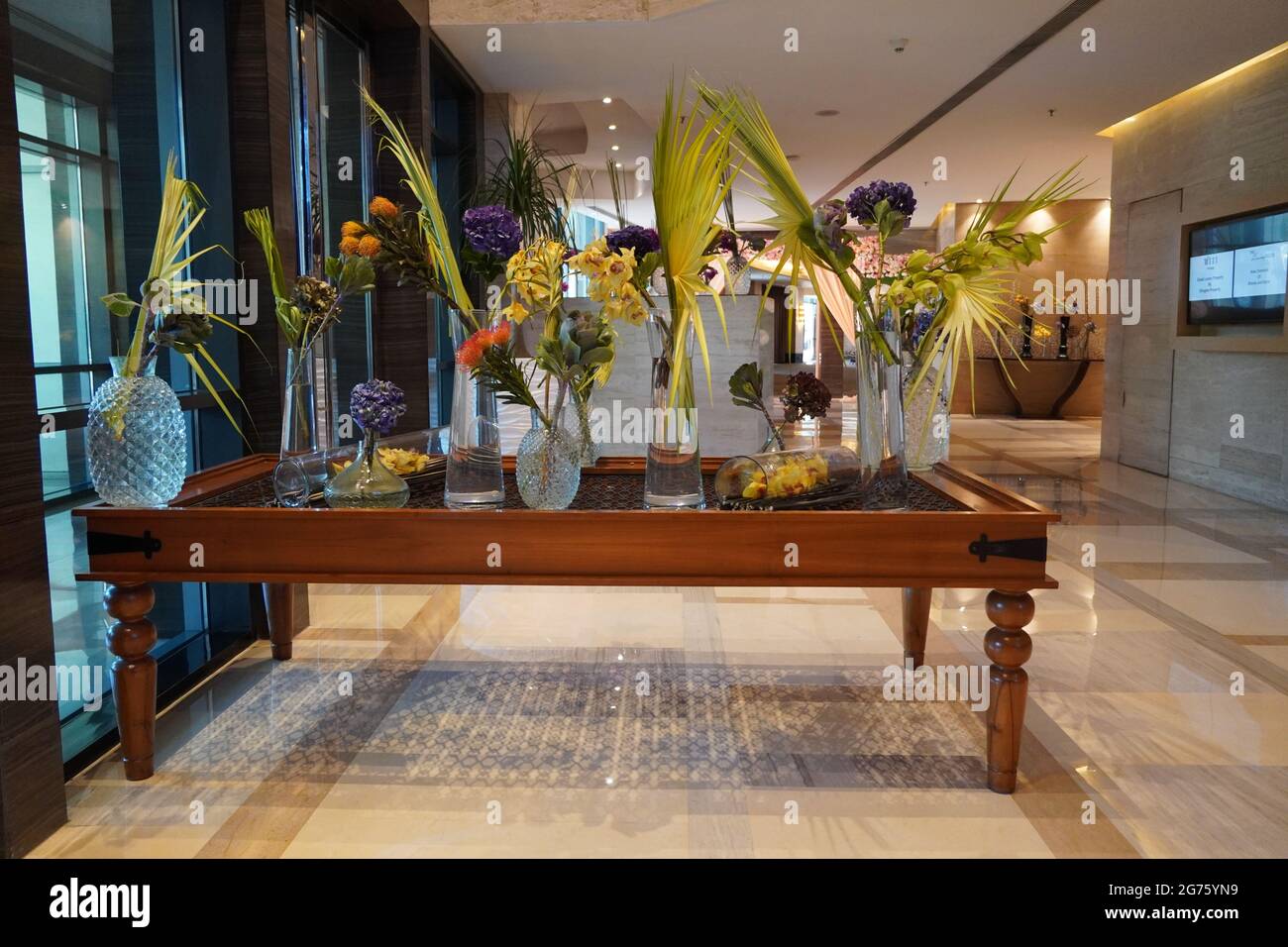 Lobby arrangement hi-res stock photography and images - Alamy