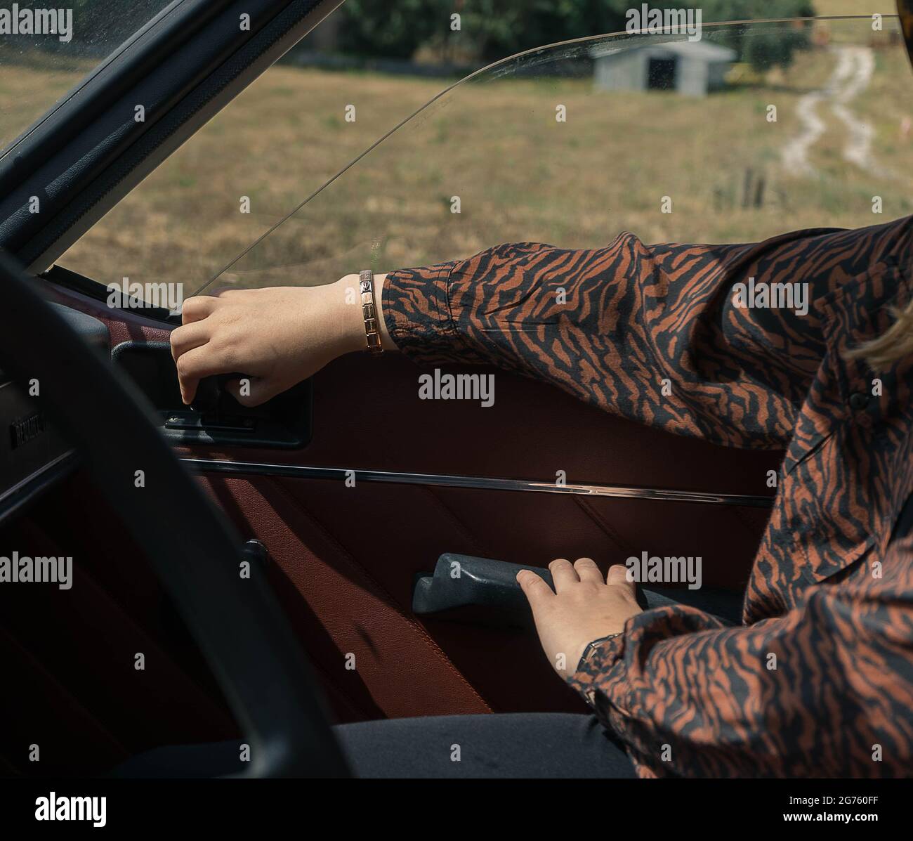 A female opening a car window Stock Photo - Alamy
