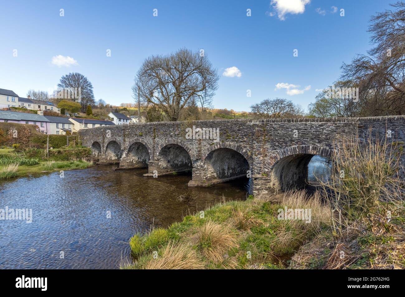The picturesque Withypool Bridge over the River Barle in Exmoor ...