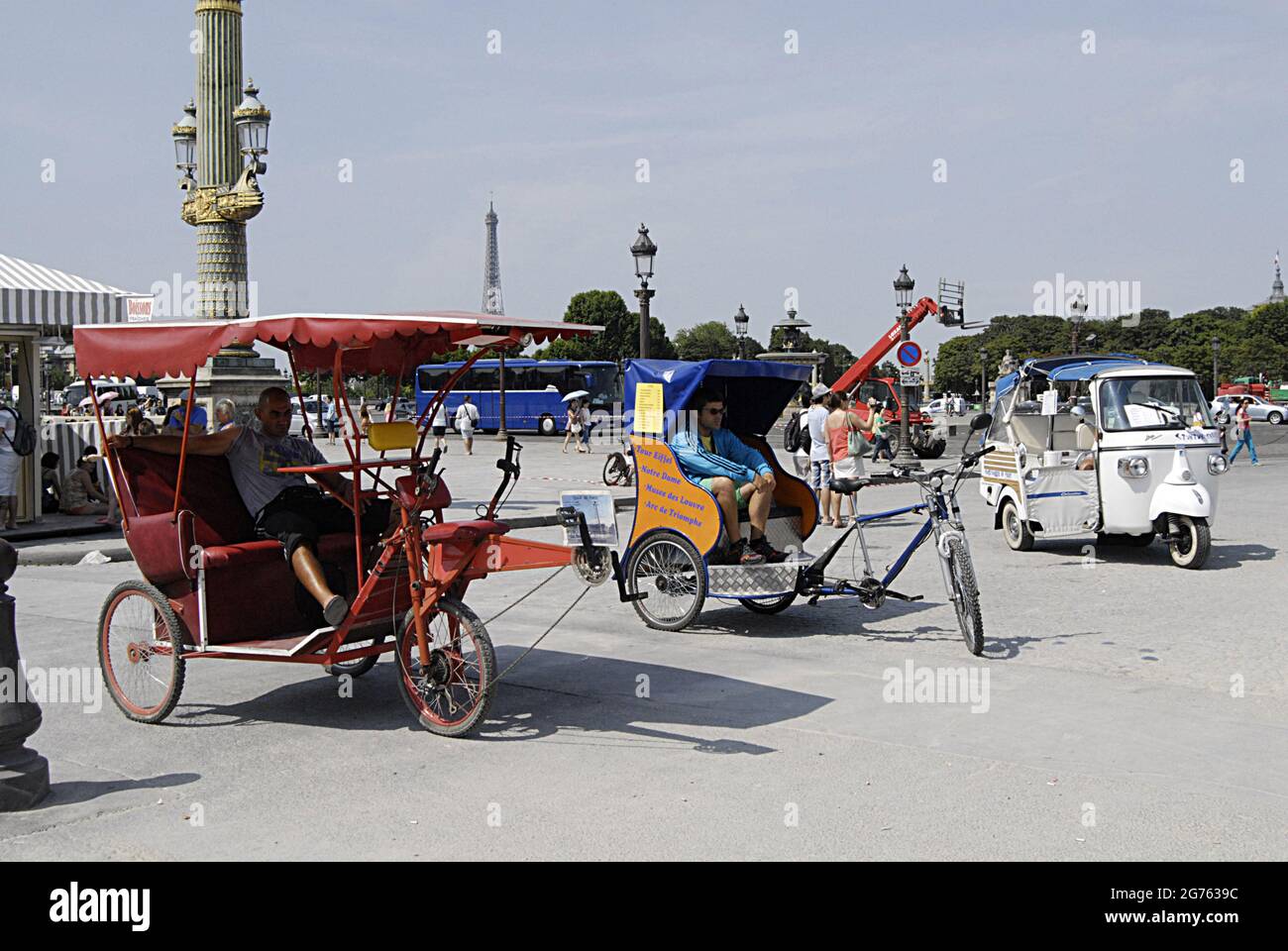 PARIS/FRANCE Pedicabs are wait for tourtists at Place de Concorde 22 ...