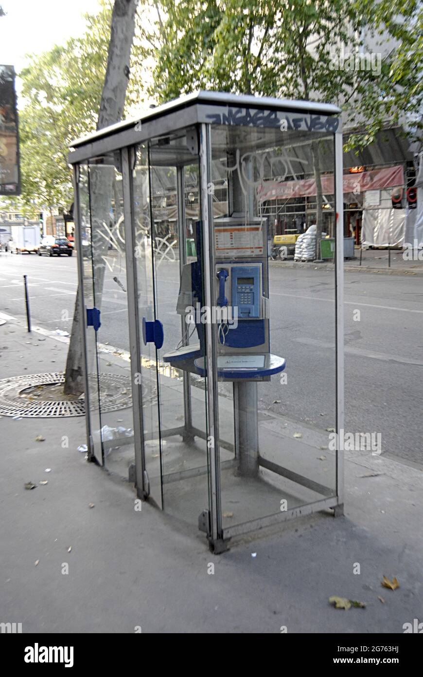 Telephone Booth Paris France High Resolution Stock Photography and ...