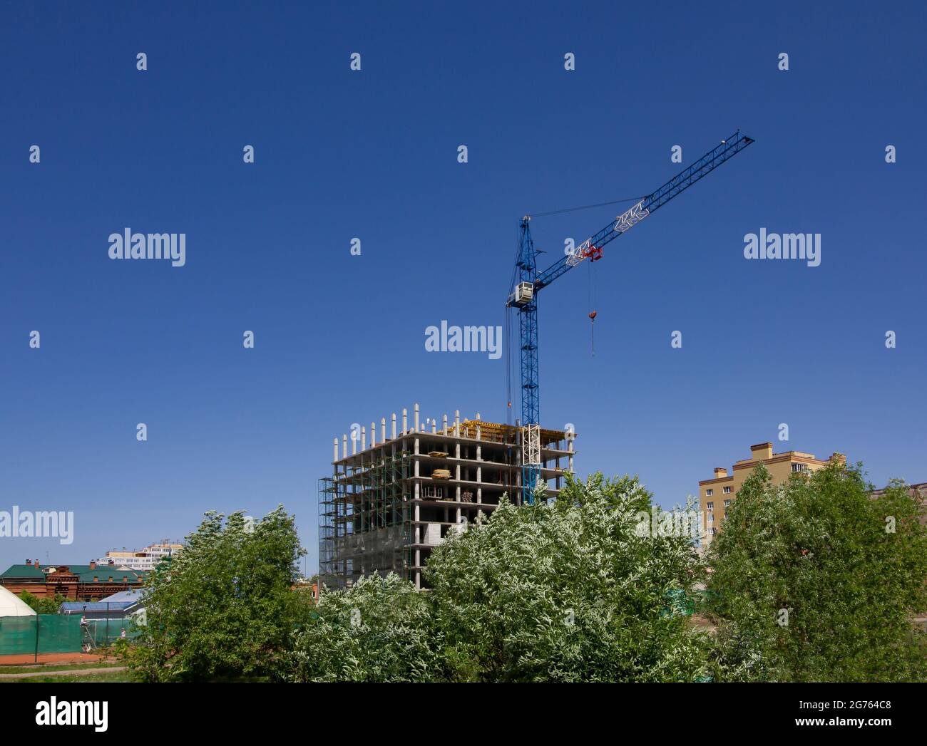 Project home crane building hi-res stock photography and images - Alamy
