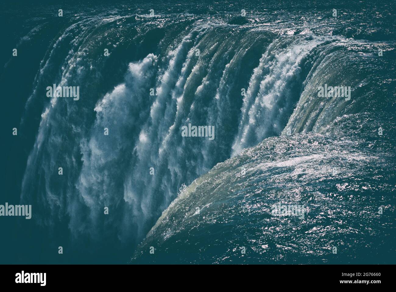 Edge of Niagara Falls waterfall Stock Photo - Alamy