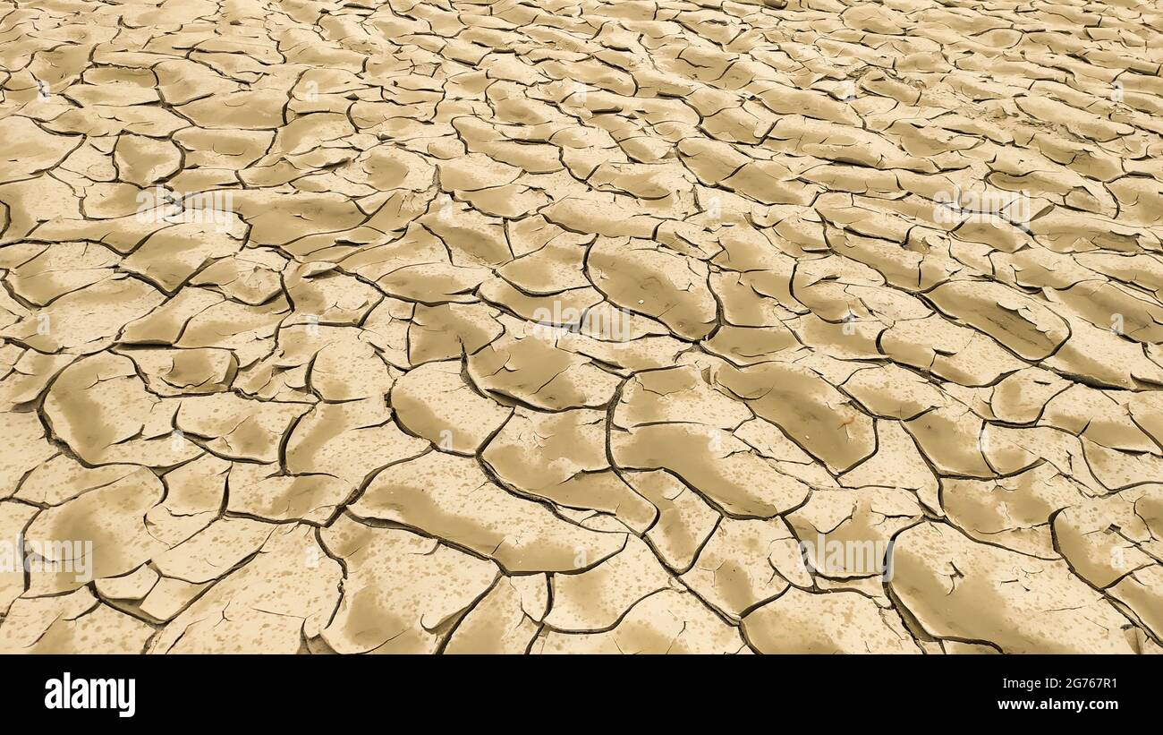 Cracked and dry clay soil due to lack of rain, Rio Po, Italy Stock ...