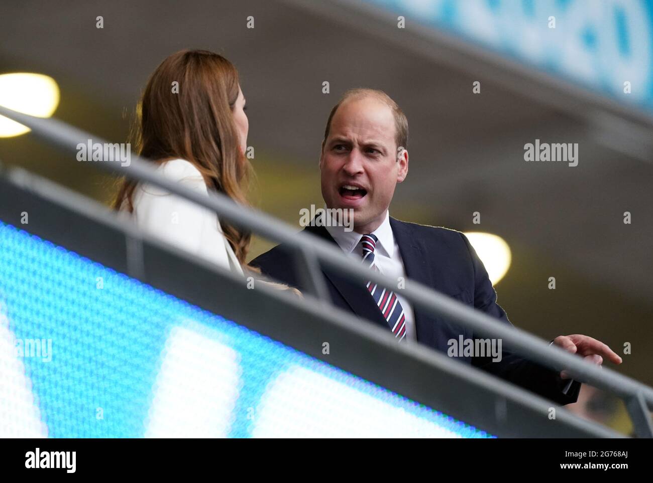 Duchess cambridge football final hi-res stock photography and images ...