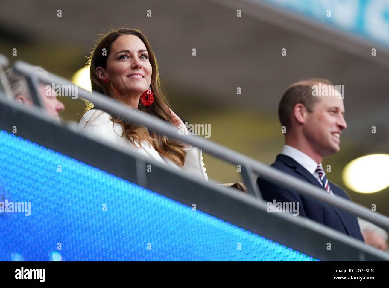 Duchess cambridge football final hi-res stock photography and images ...