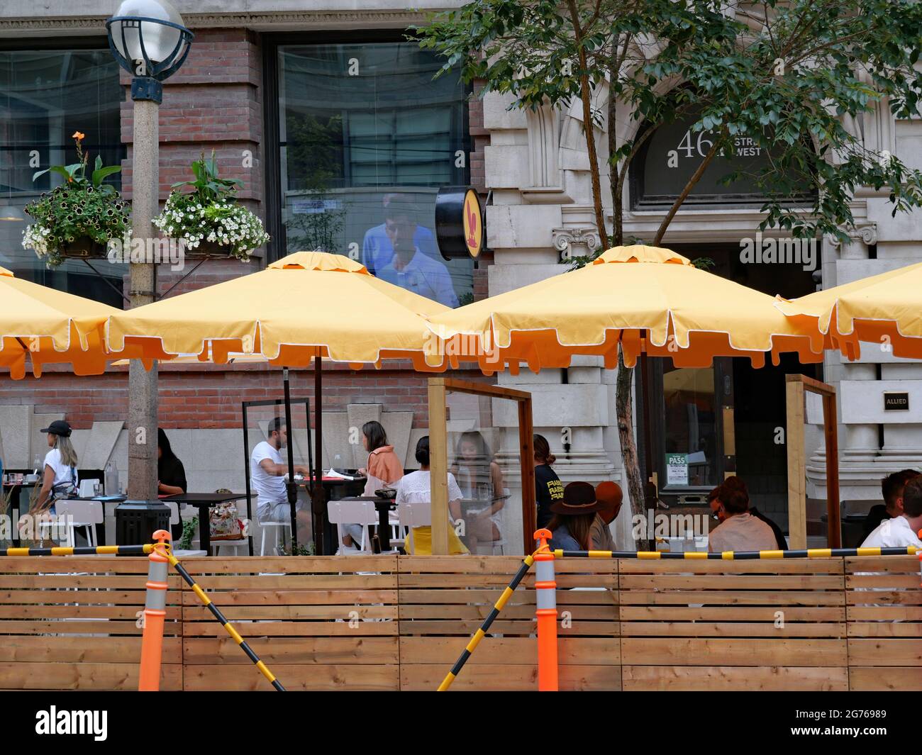 Downtown toronto dining hi-res stock photography and images - Alamy