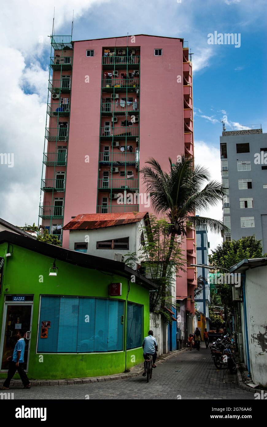 Apartment building in Male, capital of the Maldives Stock Photo - Alamy
