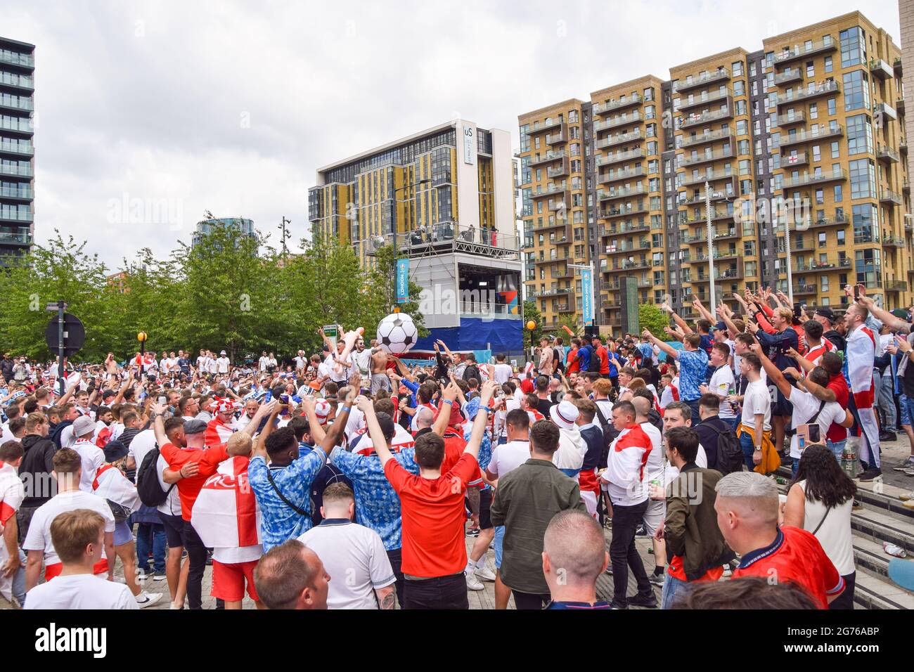 London, UK. 11th July, 2021. England football fans sing and throw ...