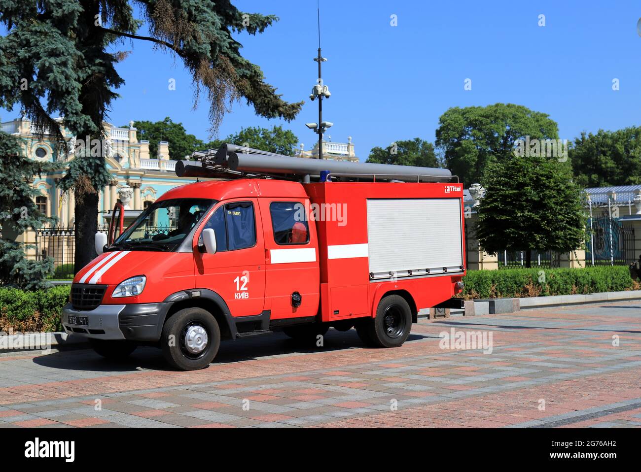 Red fire engine hi-res stock photography and images - Alamy