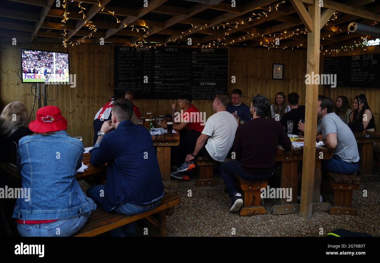 Olde Ship Inn High Resolution Stock Photography and Images - Alamy