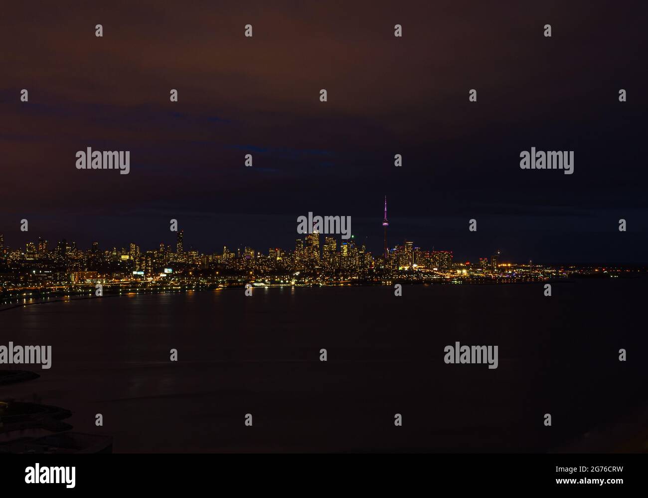 Lights toronto buildings night time hi-res stock photography and images ...