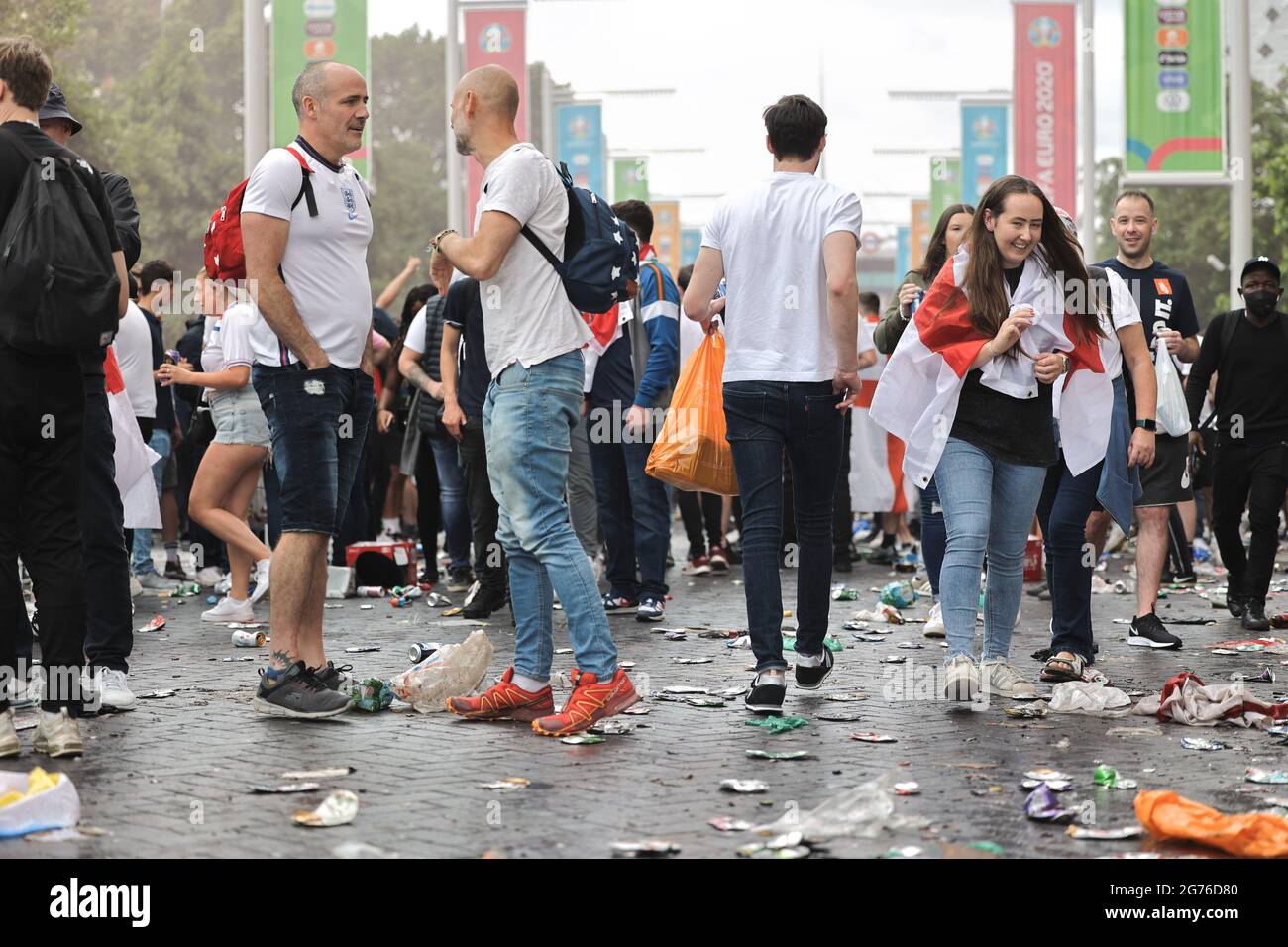 Litter everywhere hi-res stock photography and images - Alamy