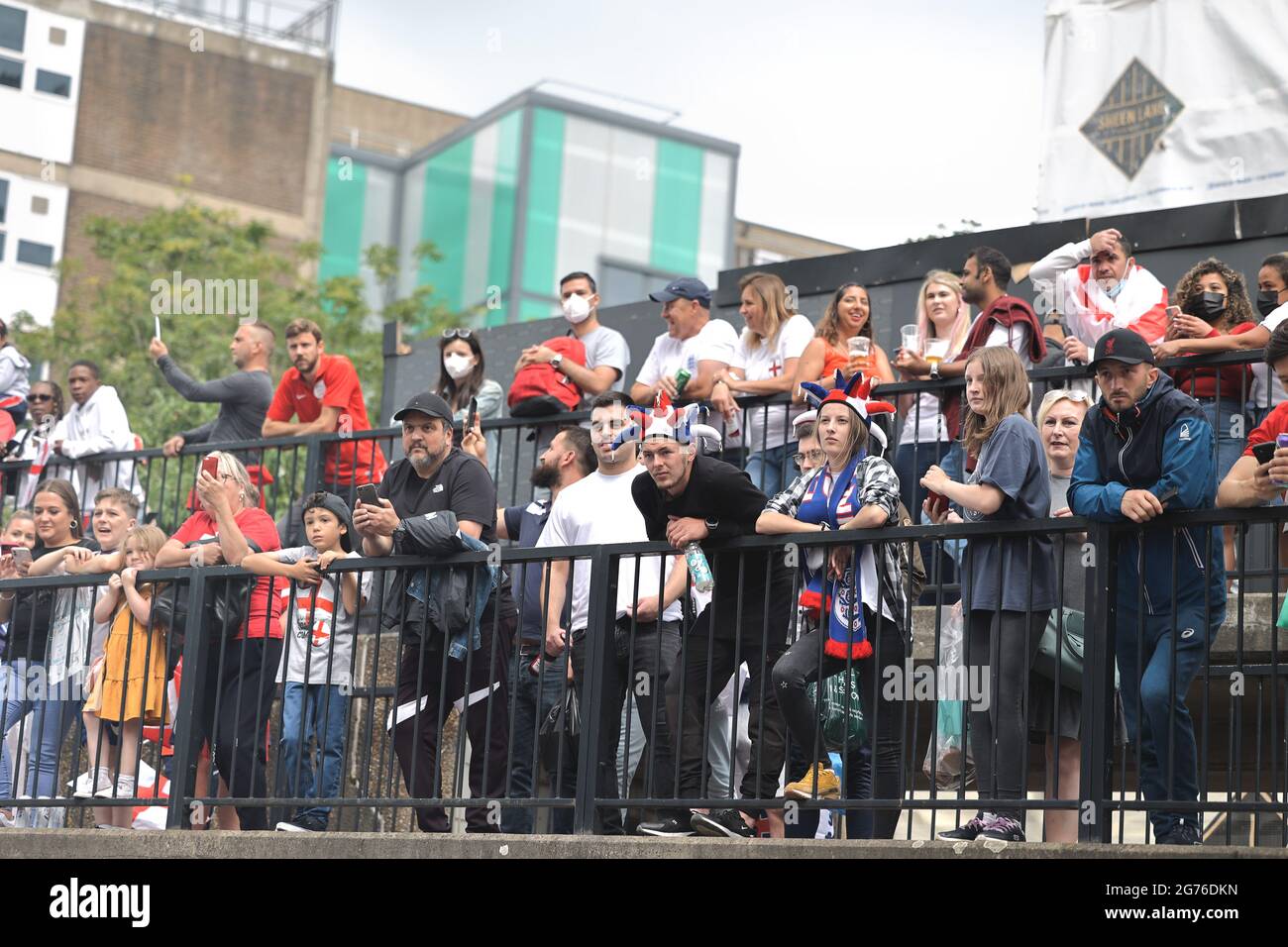 Euro 2020 final crowd hi-res stock photography and images - Alamy